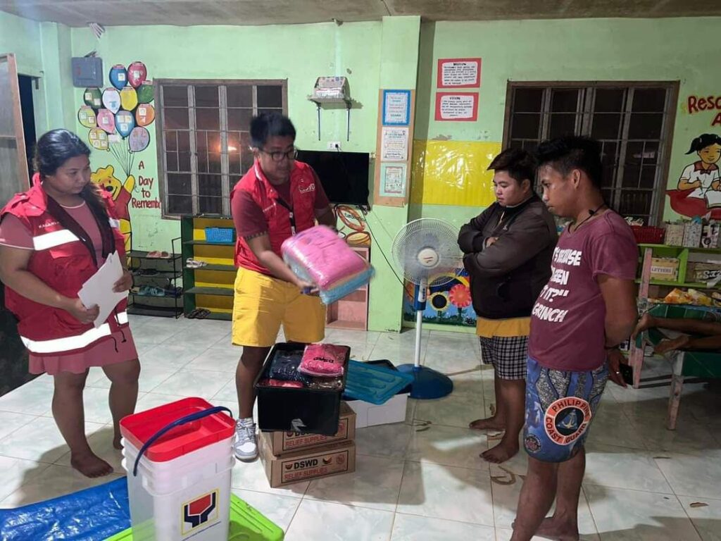 DSWD Bicol, nagpaabot ng tulong sa pamilyang apektado ng sunog DSWD Bicol, nagpaabot ng tulong sa pamilyang apektado ng sunog