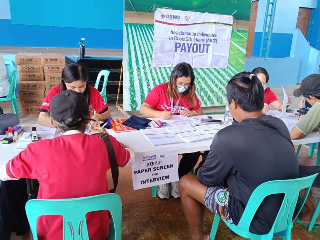 DSWD Bicol, muling namahagi ng tulong sa mga pamilyang apektado ng ... DSWD Bicol, muling namahagi ng tulong sa mga pamilyang apektado ng ...