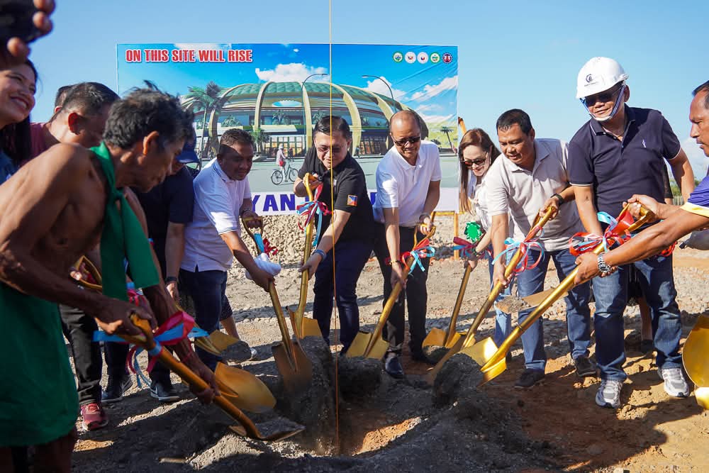 Groundbreaking Ceremony para sa Sablayan Coliseum, isinagawa sa ...