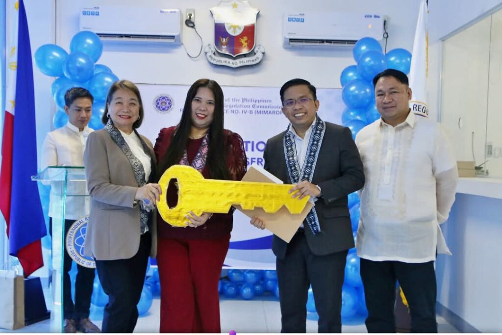 Bagong PRC Calapan City Service Center, binuksan na sa publiko