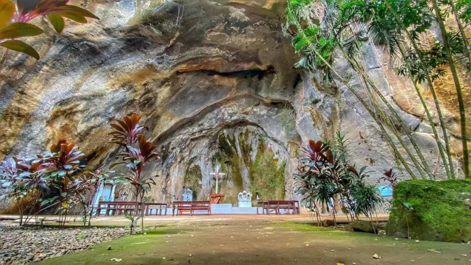 Simbahang Bato ng Laurel, Batangas